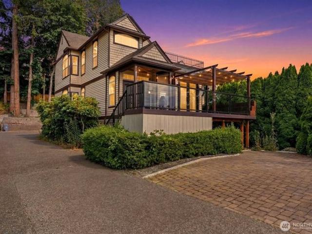 1542 E Sammamish Pkwy NE, Sammamish, WA 98074