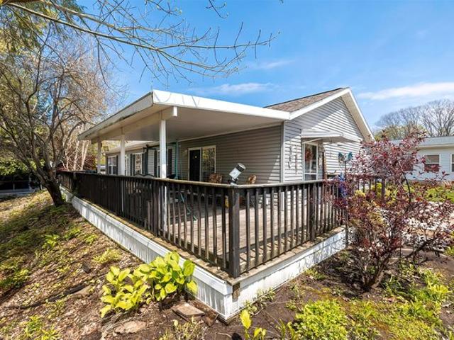 1542 Glenhaven Ln, Erie, PA 16509