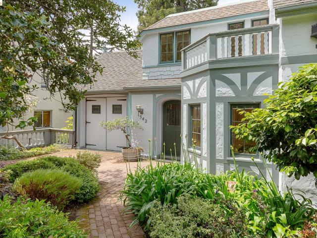 1542 Hawthorne Ter