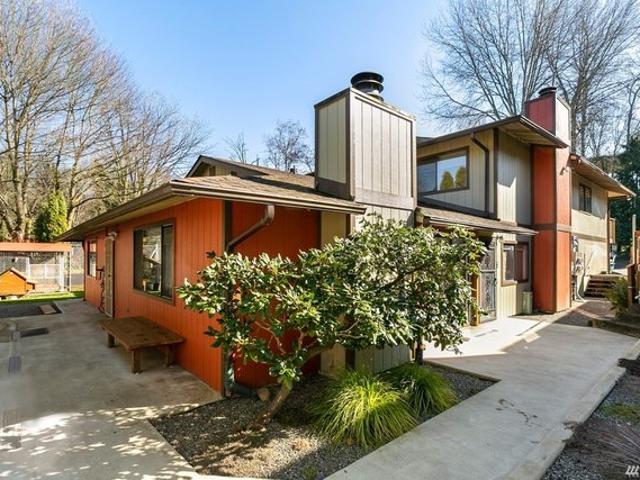 1542 th Ave S Apt B, Tukwila, WA 98188