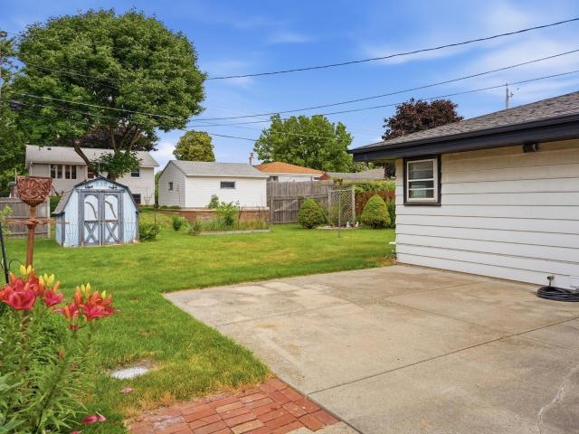 1542 W Iona Ter