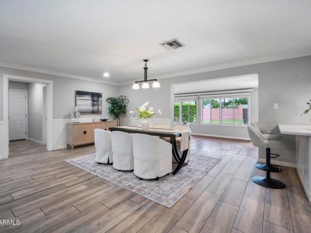 1542 W LOMA Lane