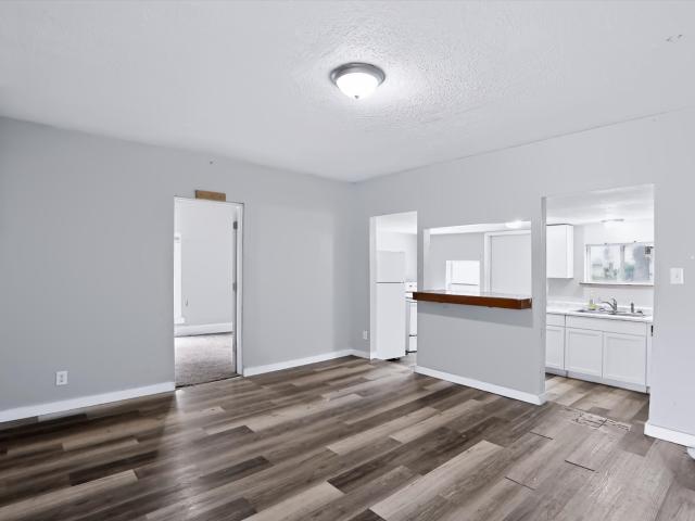 1542 Walnut