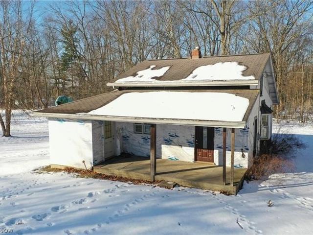 1542 Woods Rd, Akron, OH 44306