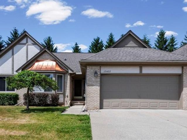 15437 Pebble Pointe Dr, Clinton Township, MI 48038