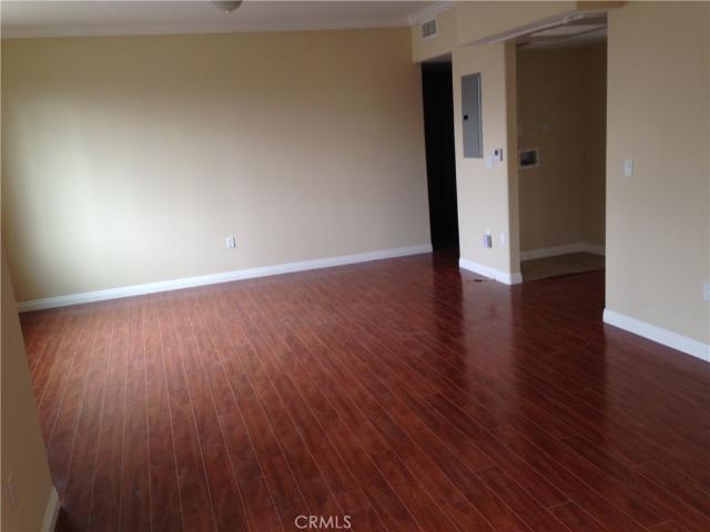 15435 Vanowen