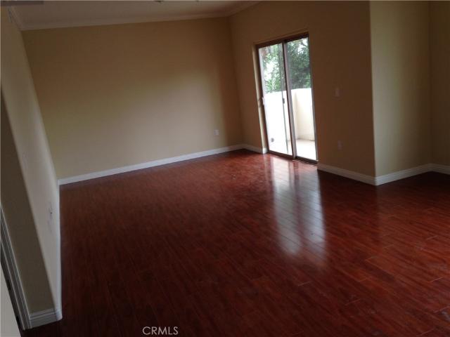 15435 Vanowen