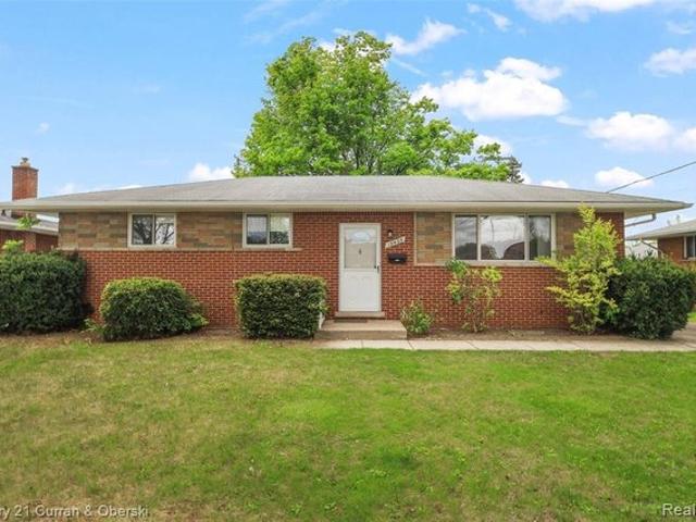 15435 Bainbridge St, Livonia, MI 48154