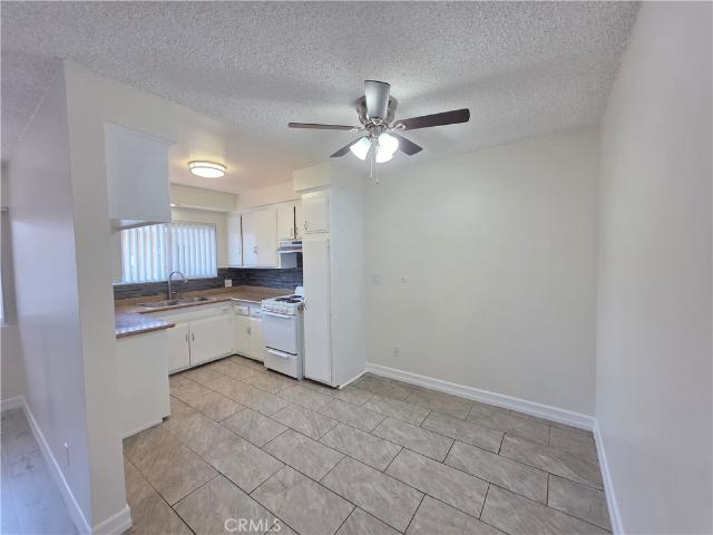 15436 Vanowen 9