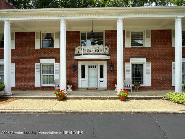 1543 Meadowbrook Lane