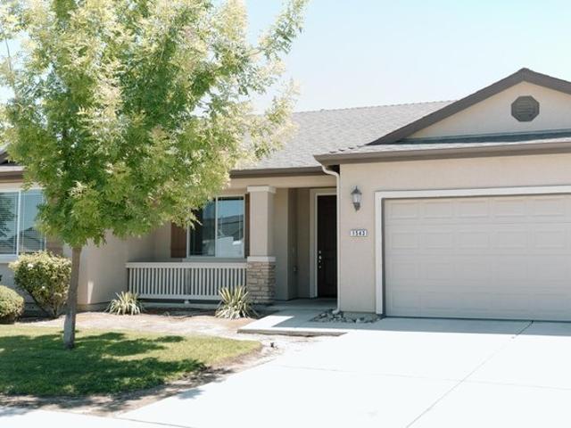 1543 W Manor Ct, Hanford, CA 93230