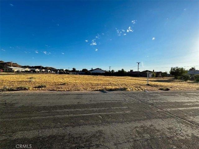 154 60 Broken Bow Rd, Apple Valley, CA 92307