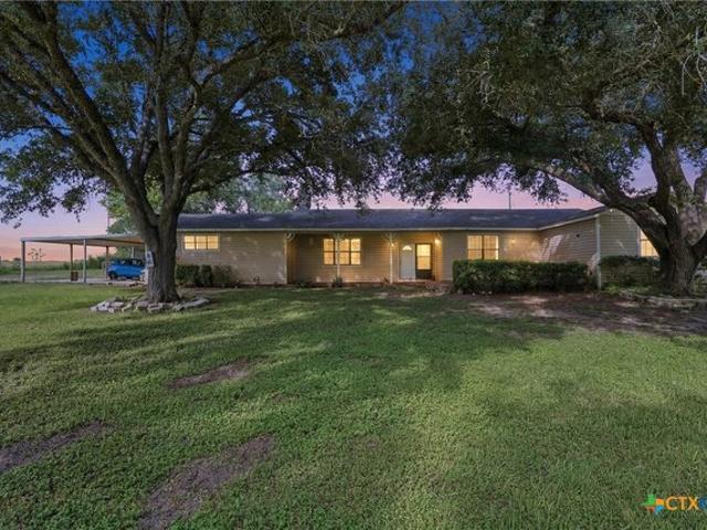 154 County Road 321, Yoakum, TX 77995