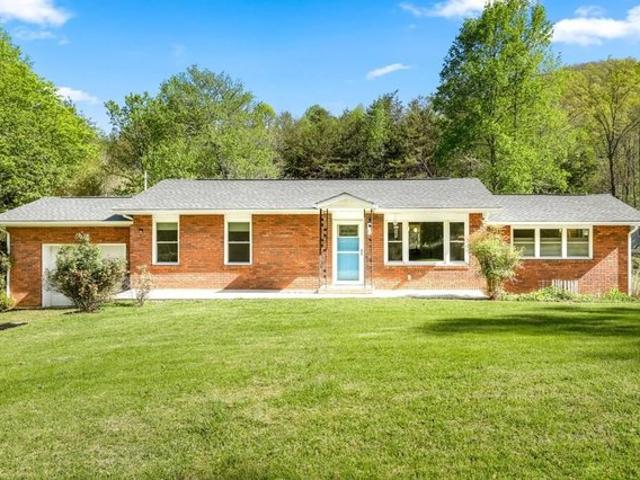 154 Cactus Ln, Franklin, NC 28734