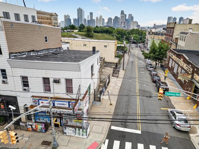 154 Chestnut Ave # 1st Floor