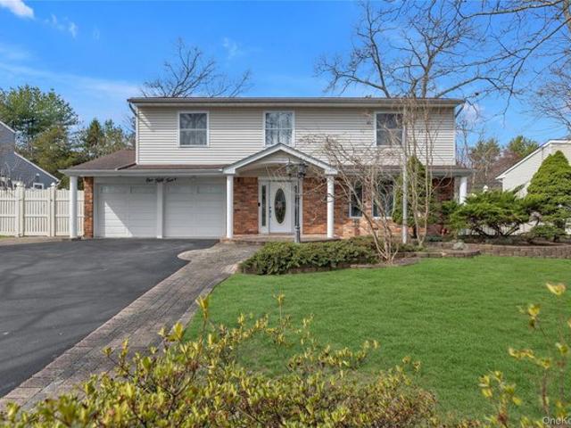 154 Alexander Ave, Nesconset, NY 11767