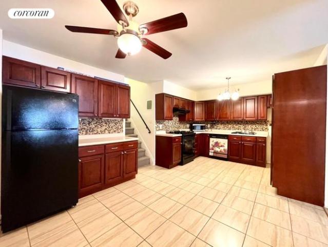 154 Bay Ridge Pkwy 1, New York, NY