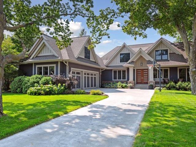 154 Babcock Ln, Wayzata, MN 55391