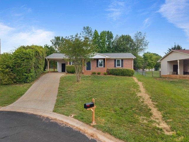154 Glassy Dr, Inman, SC 29349