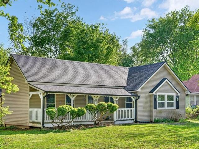 154 E Brooks St, Republic, MO 65738