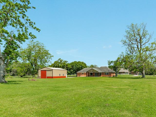 154 Horse Shoe Trail, Angleton, TX 77515 | MLS #80488