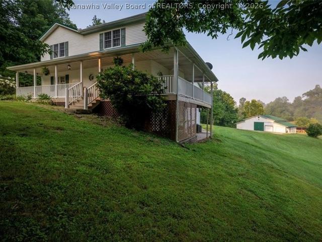 154 Horseshoe Dr, Buffalo, WV 25033
