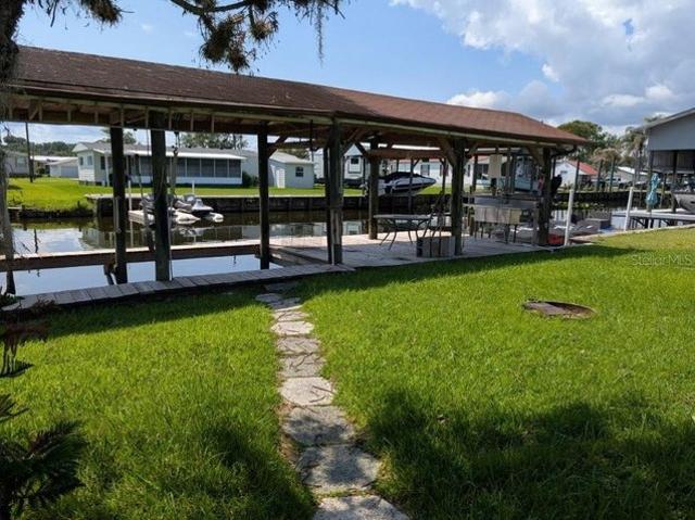 154 Moonlite Dr, Welaka, FL 32193