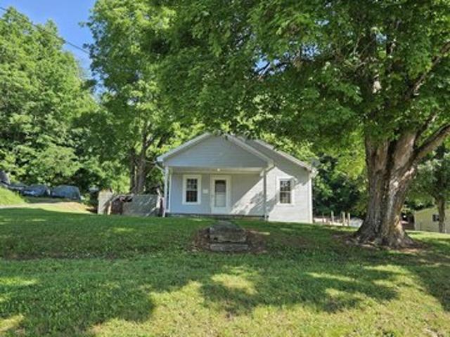 154 Mullins Dr, Sneedville, TN 37869