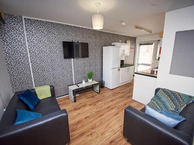 154 North Sherwood Street, NOTTINGHAM. 4 bed townhouse to rent £2,496 pcm £576 pw