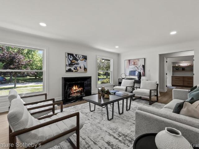 154 S Cranbrook Cross Road