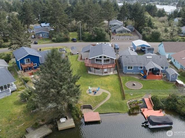 154 S Razor Clam Dr SW, Ocean Shores, WA 98569