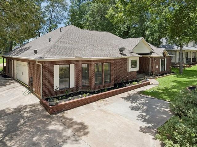 154 Seven Coves Dr, Conroe, TX 77304