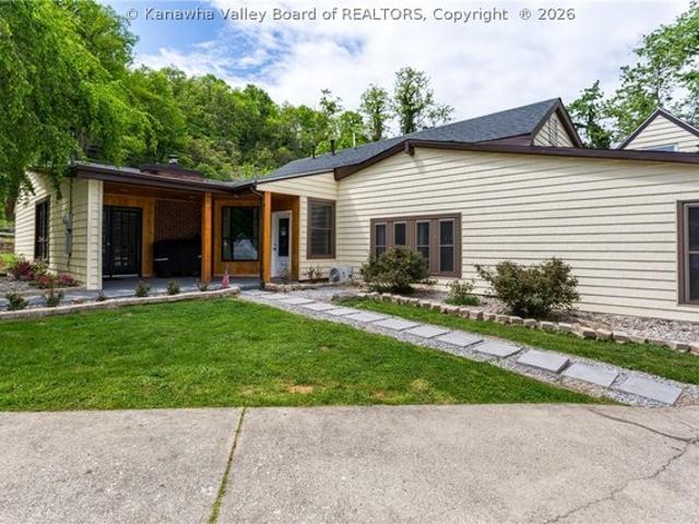 154 Strawberry Rd, Saint Albans, WV 25177