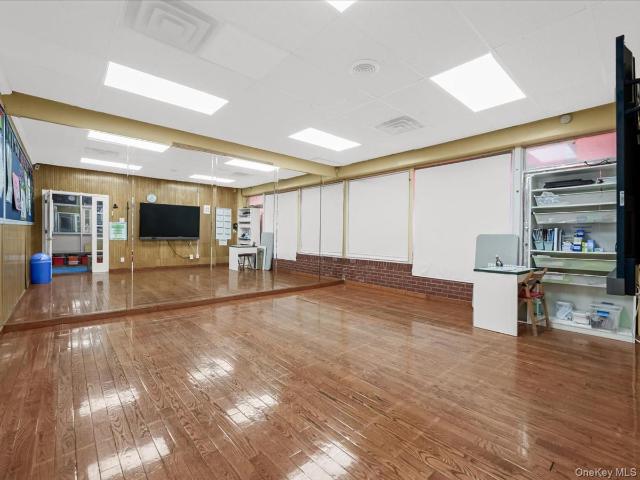 154 Post Avenue 1