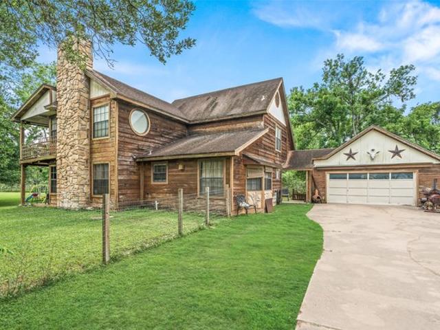 154 Pin Oak Dr, Angleton, TX 77515