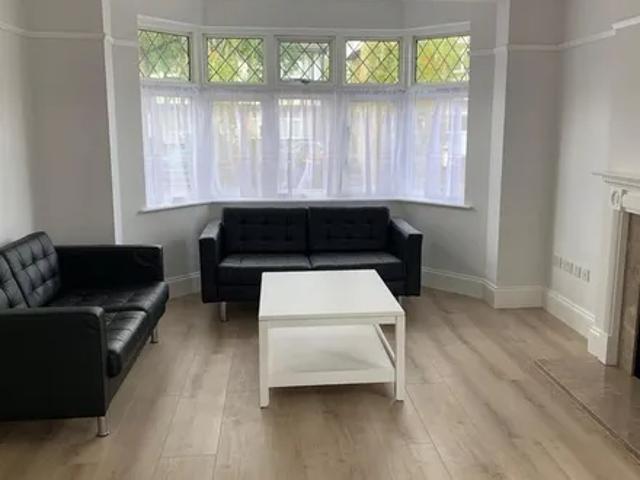 154 Princes Gardens, London, W3 0LN, United Kingdom | 3 bed townhouse for rent #140656806 | Rentberry