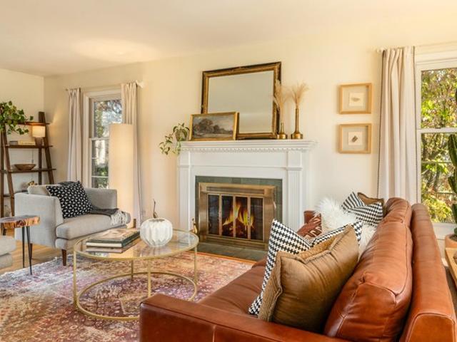 154 W Bergen Dr, Fox Point, WI 53217