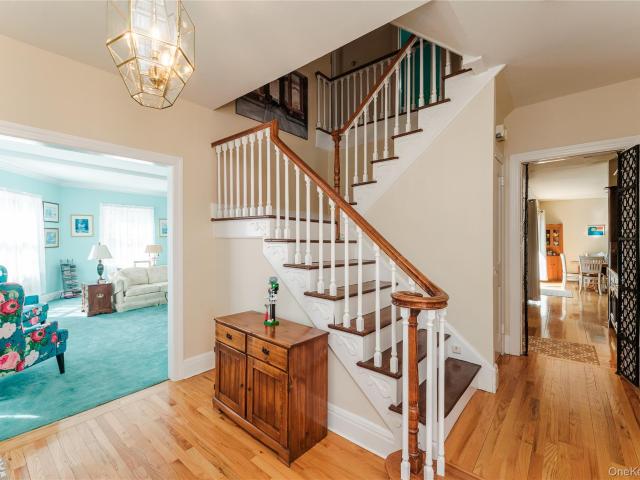 154 Wellington Rd, Garden City, NY 11530 | MLS #963223 | Compass