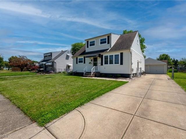 15541 Susan Dr, Brook Park, OH 44142