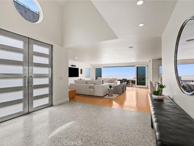 1554 E Oceanfront