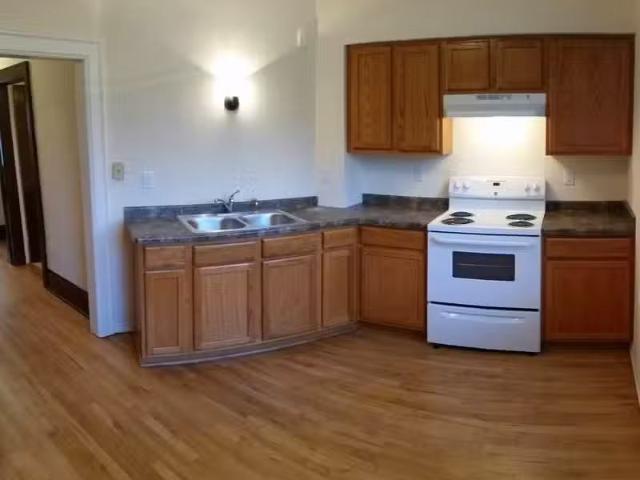 1554 S. 75th St. Cozy 1 Bedroom Upper Duplex in West Allis.