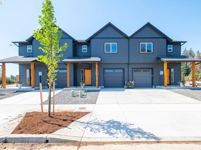 1554 1 Barn St, Woodburn, OR 97071