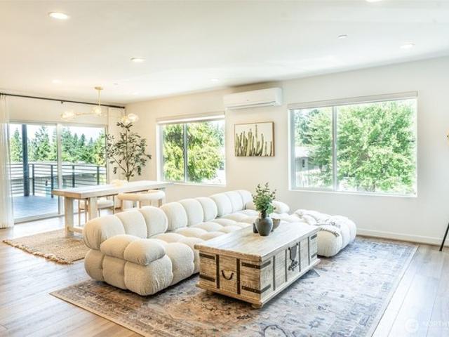 15558 NE 15th Pl Unit 301, Bellevue, WA 98007