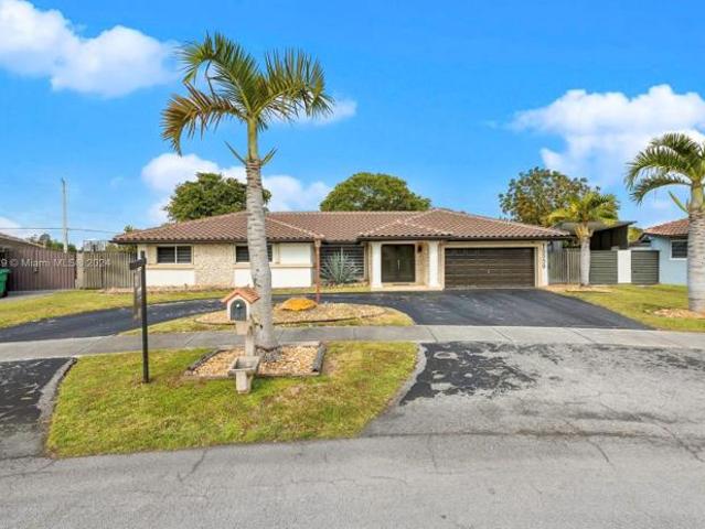 15559 SW 69th Terrace, Miami, FL 33193