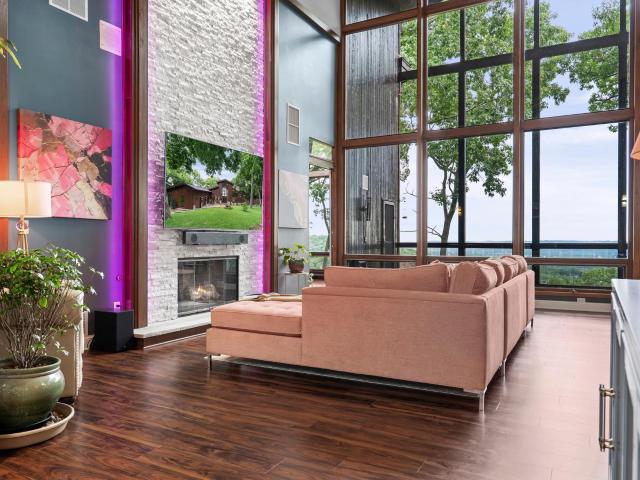 1555 Crescent Hills Drive