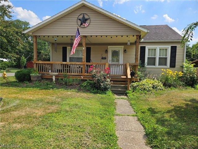 1555 Hay Ave, Coshocton, OH 43812
