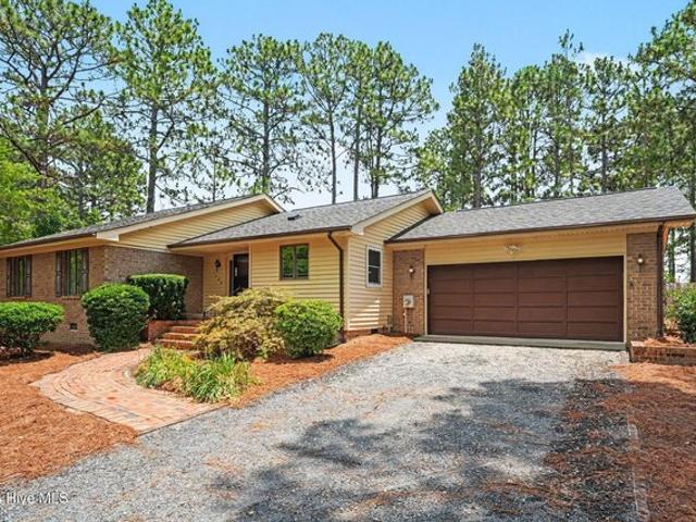 1555 Longleaf Dr E, Pinehurst, NC 28374