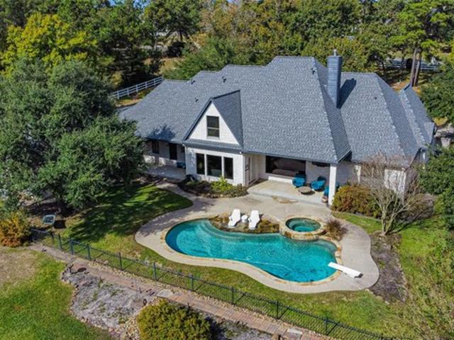 15569 Crown Oaks Dr, Montgomery, TX 77316