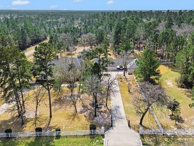 15569 Crown Oaks Dr, Montgomery, TX 77316