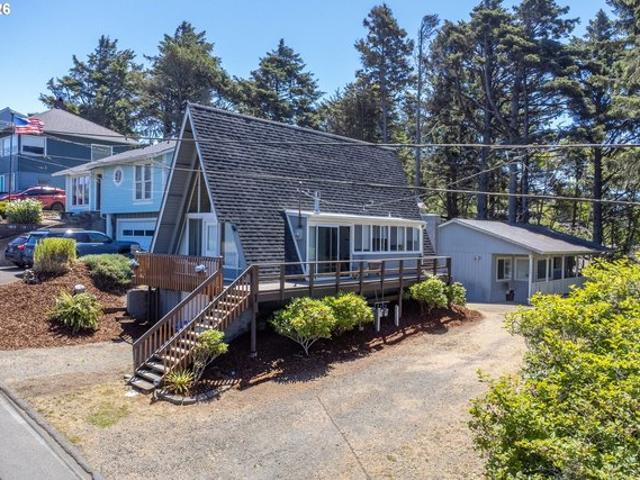 1556 NW 25th St, Lincoln City, OR 97367